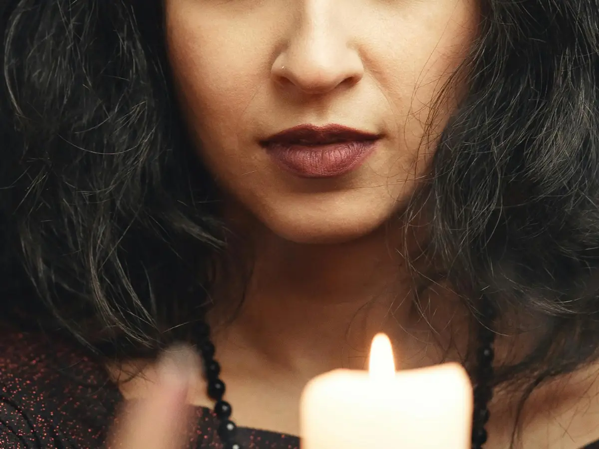 What Happens to Your Brain When You Stare at a Candle for 2 Minutes