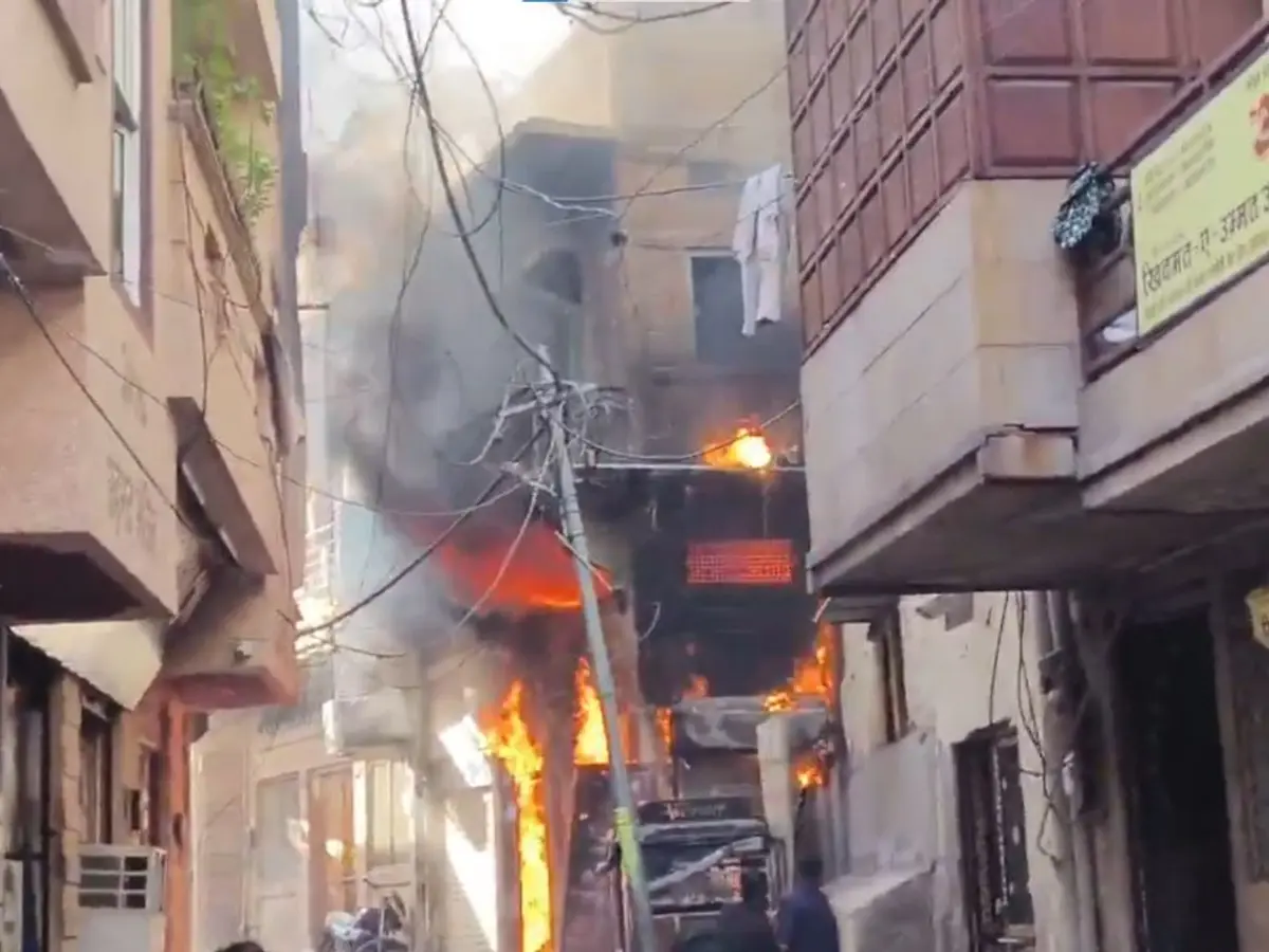India: Teen girl, rescued from fire, dies after she re-enters flaming ...