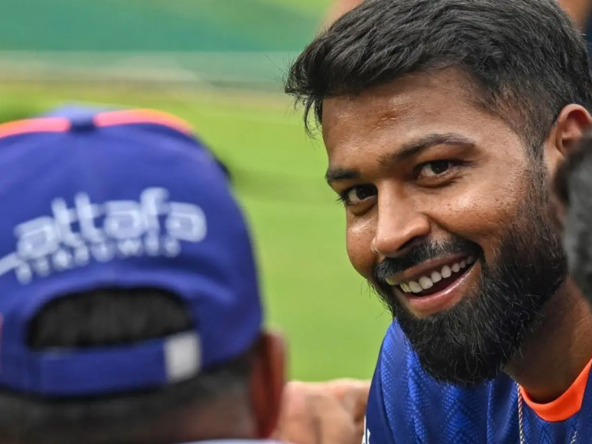 Gavaskar explains how MI captain Pandya made Mumbai fans cheer for him ...