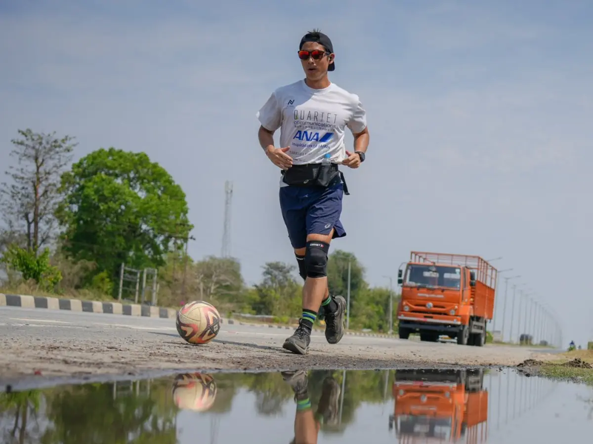 '2000 kilometres on foot': Who is Nozomu Hagihara? The Japanese man dribbling football from ...