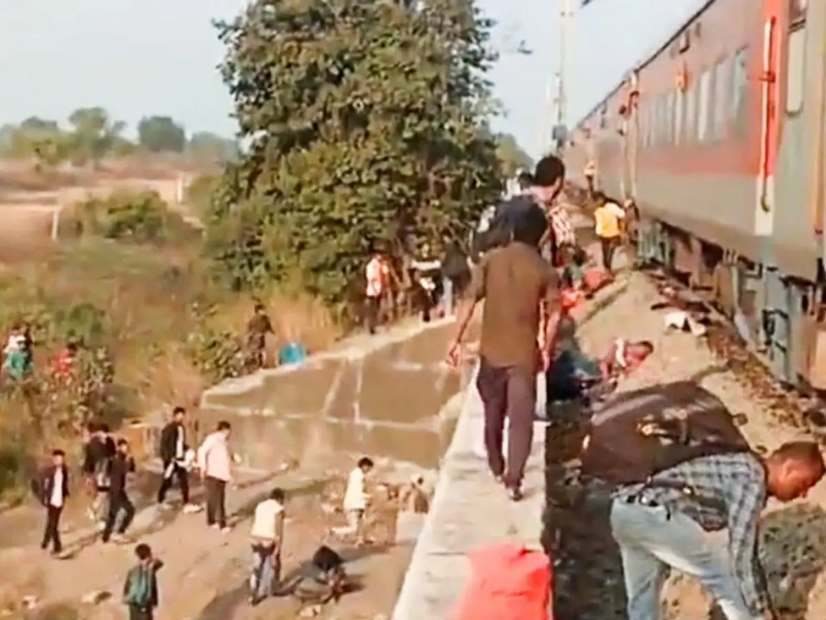 India | Jalgaon Pushpak Express accident: Death toll rises to 13 ...