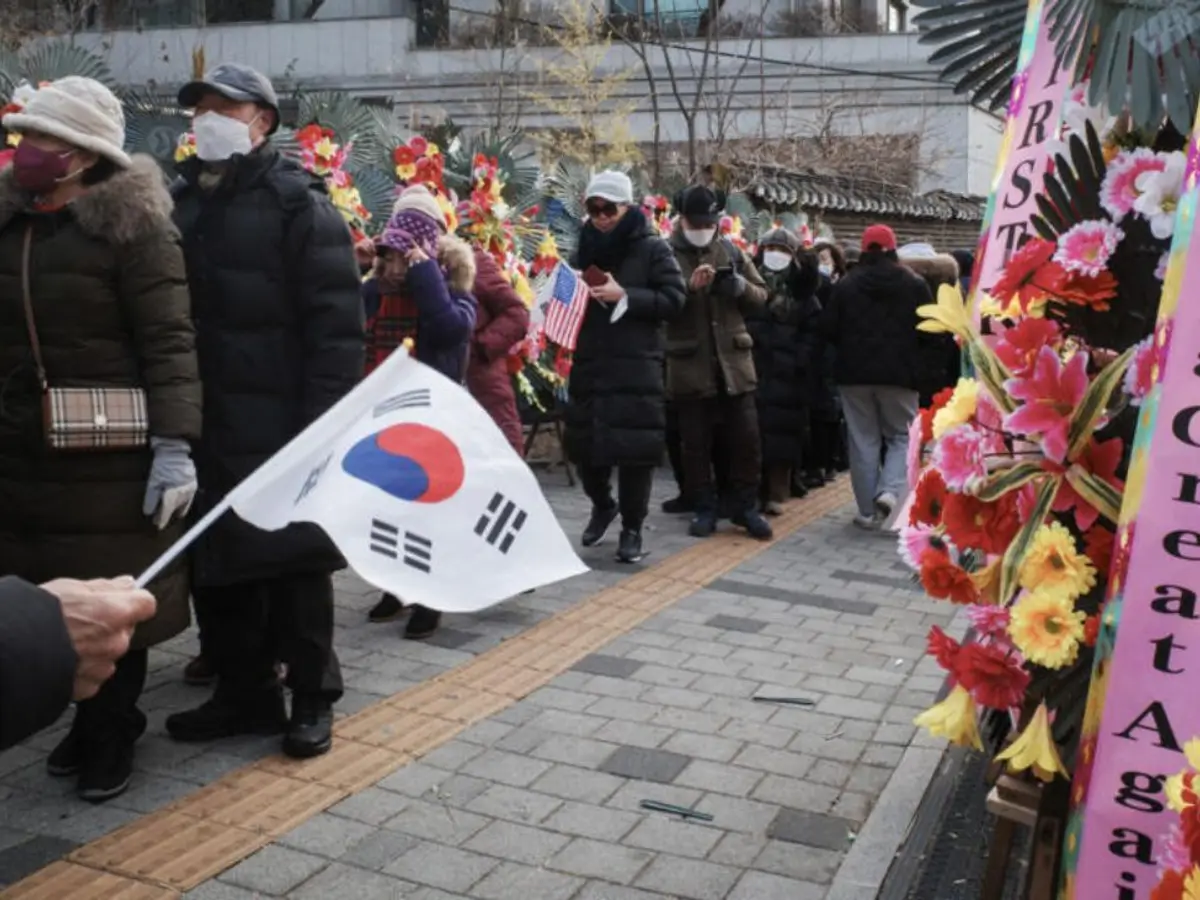 Hundreds protest in South Korea as Yoon faces second arrest attempt