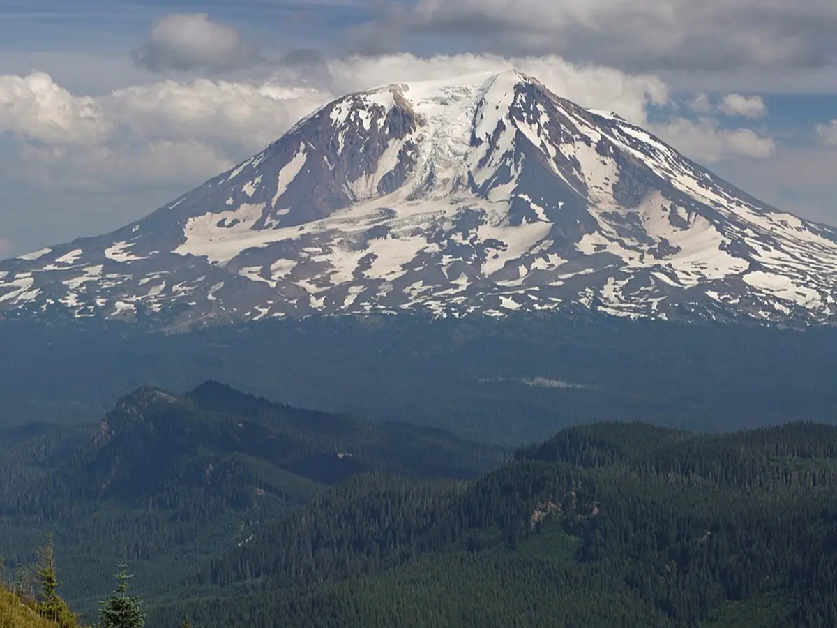 Scientists on high alert for massive eruption as Washington's largest ...