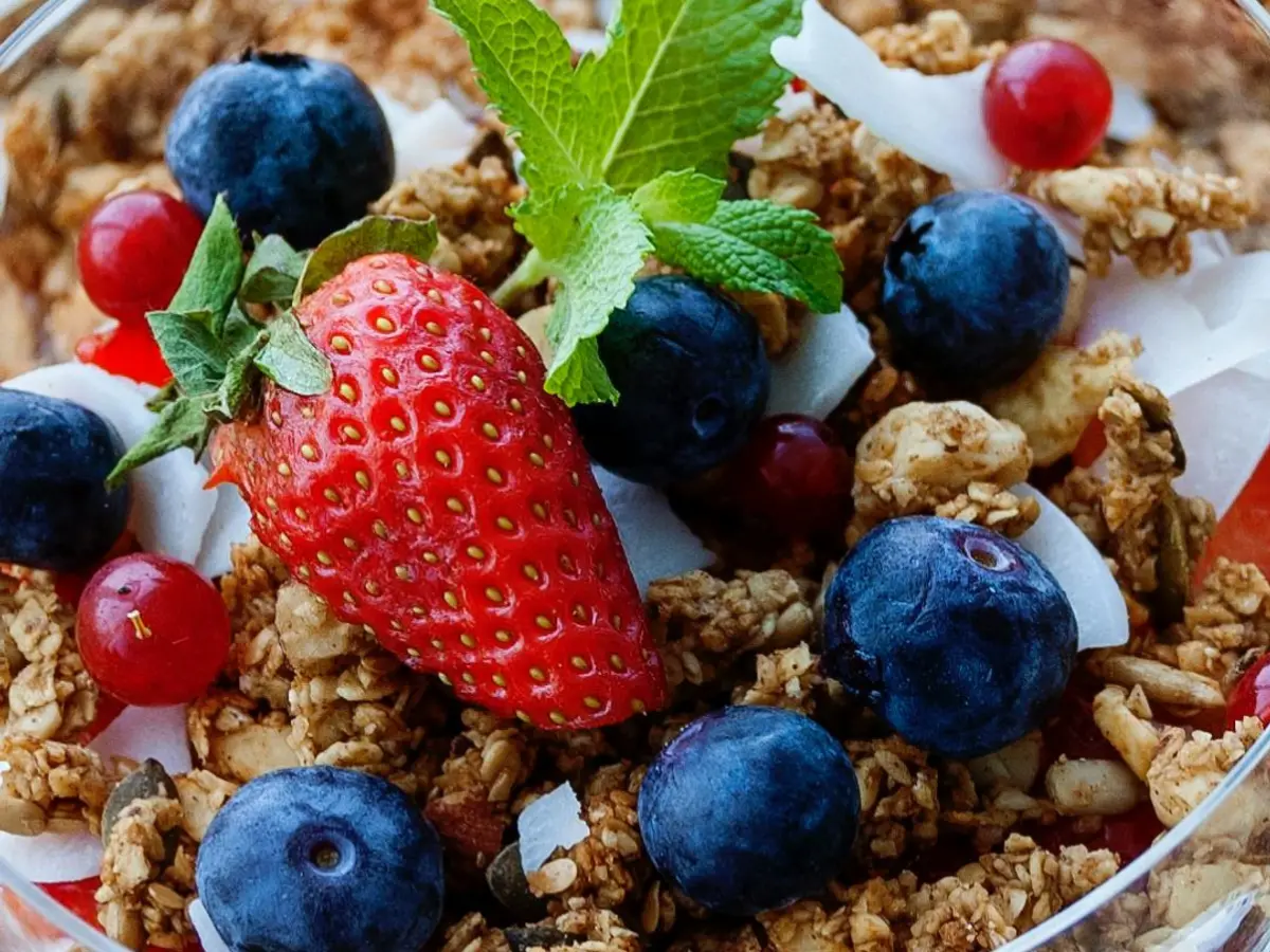 How to Make Your Own Granola from Scratch in 4 Steps