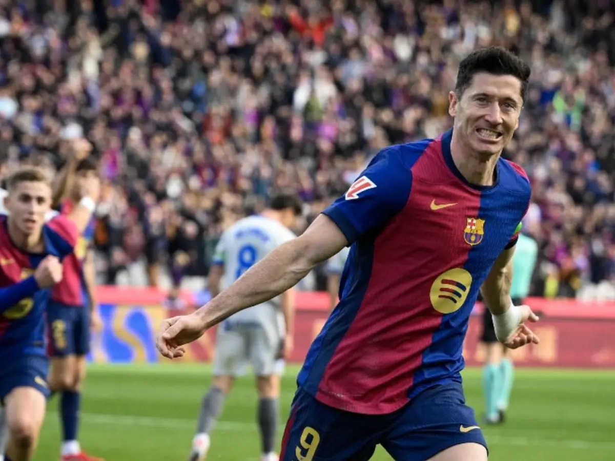 Barcelona's Robert Lewandowski becomes first player in Champions League ...