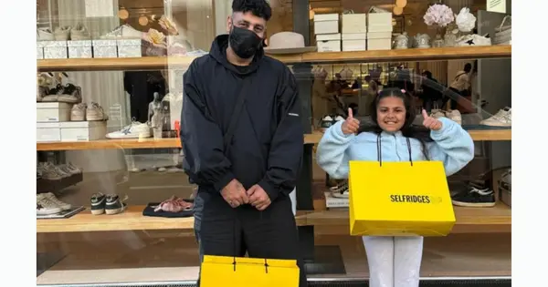 Badshah spotted spending time shopping with daughter Jessemy in rare photos