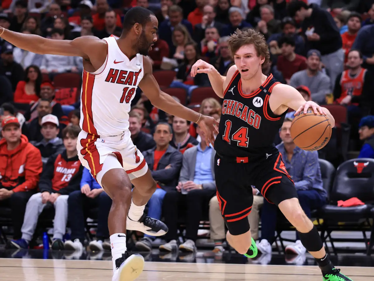 Miami Heat scorch Chicago Bulls to keep NBA playoff dream alive