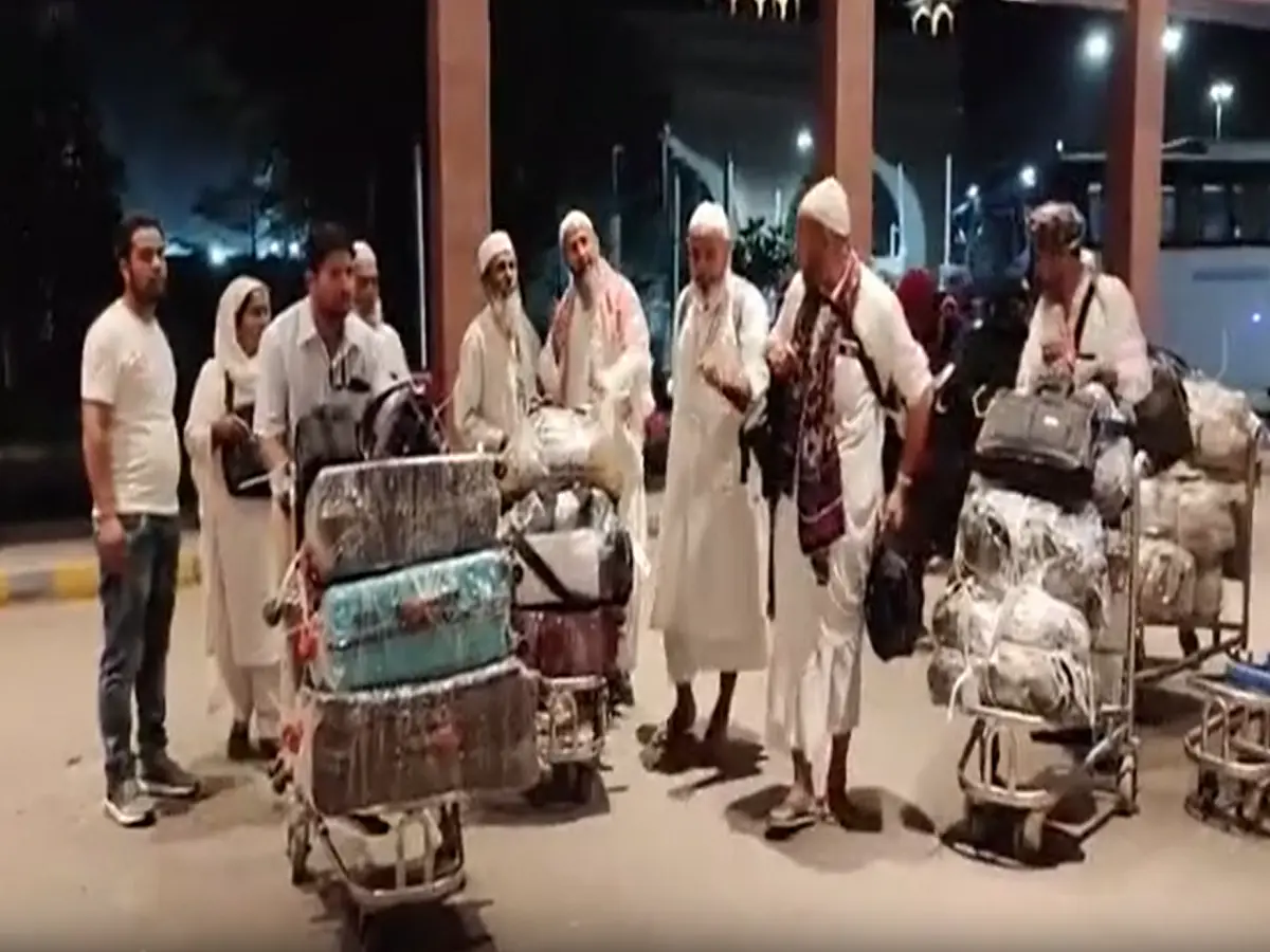 Haj Yatra 2025 | हज यात्रा से वतन वापसी! जयपुर पहुंचे 164 हाजी, परिजनों ...