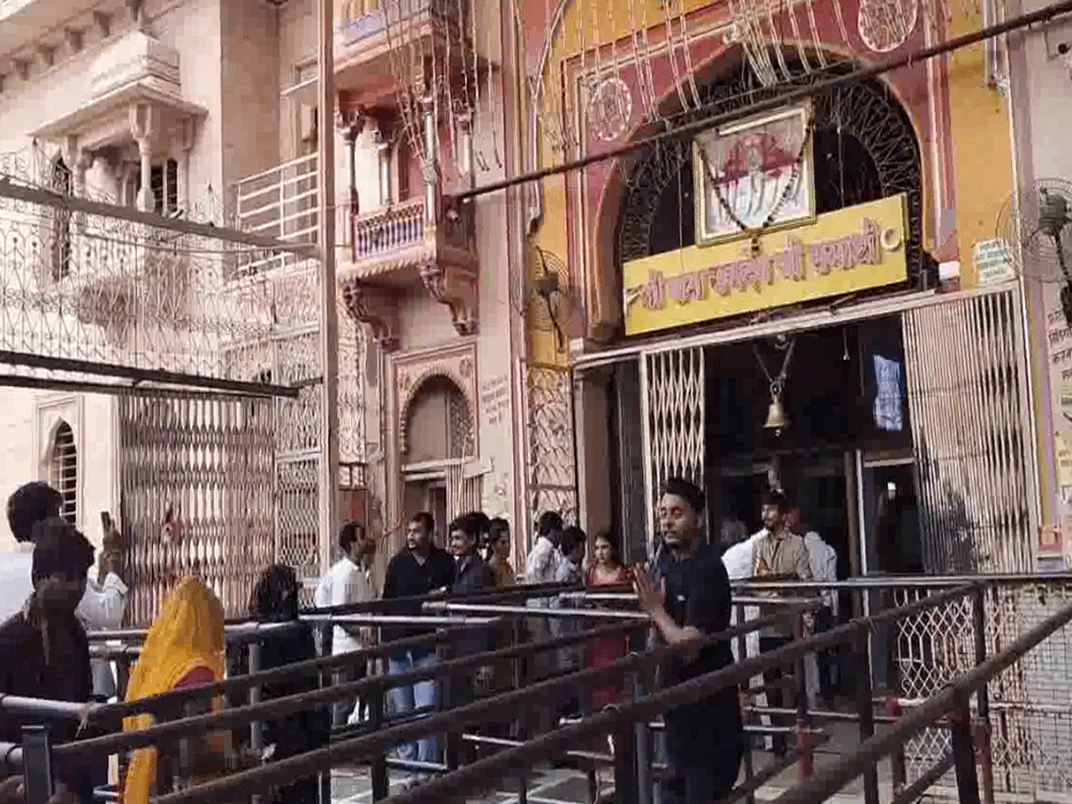 Jaisalmer News Baba Ramdev wore golden crown crowd of devotees gathered ...