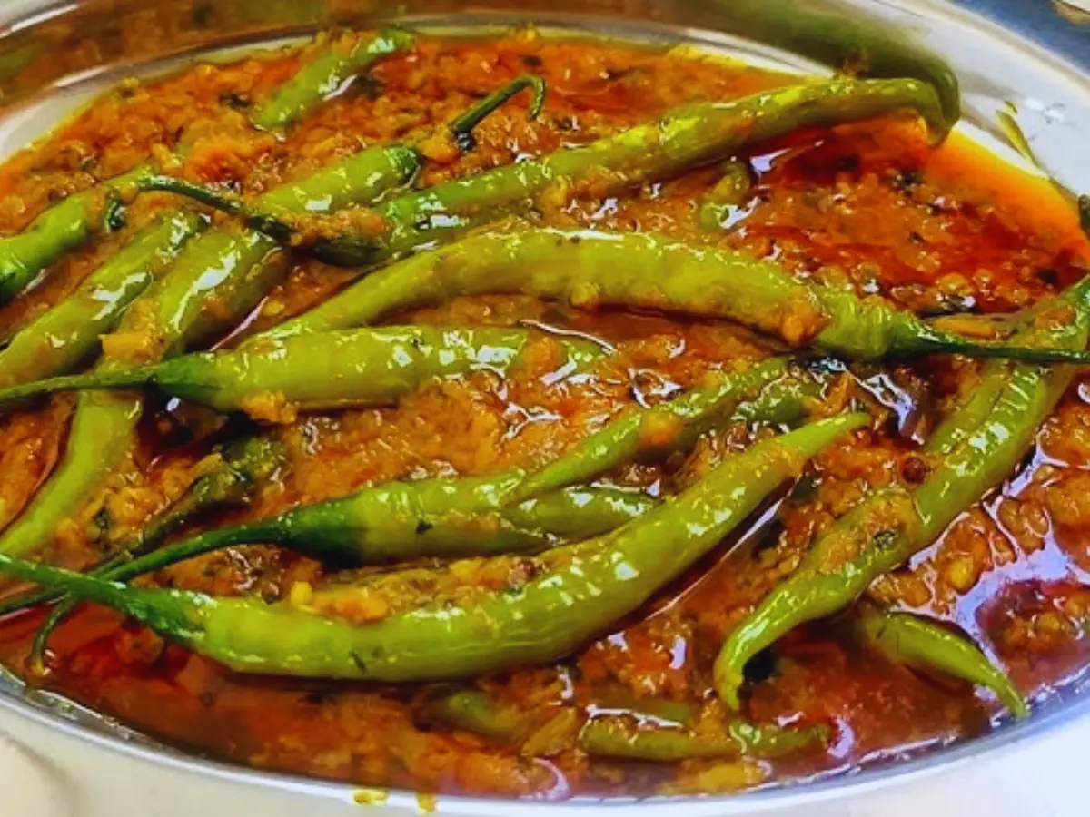 Hari Mirch Ki Sabzi | मारवाड़ी स्टाइल में घर पर बनाएं हरी मिर्च की सब्जी