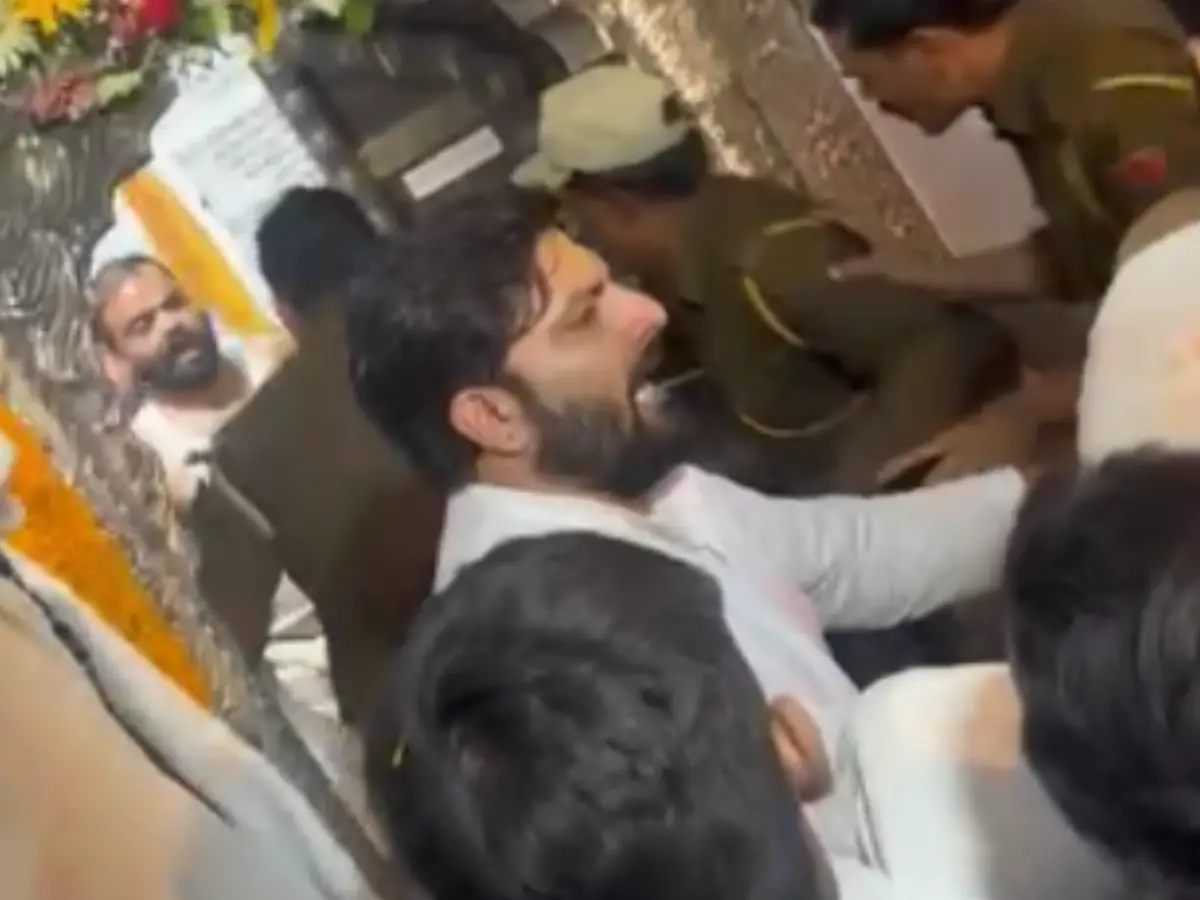Tarkeshwar Mahadev Temple: धक्का देने वाले पुलिसकर्मियों को पुजारियों ...