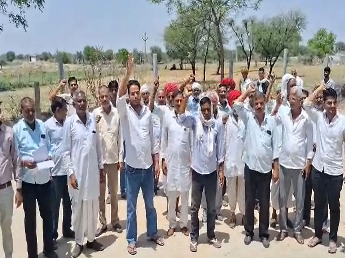 Rajasthan News | कोटपूतली-किशनगढ़ एक्सप्रेस-वे के विरोध में सड़कों पर ...