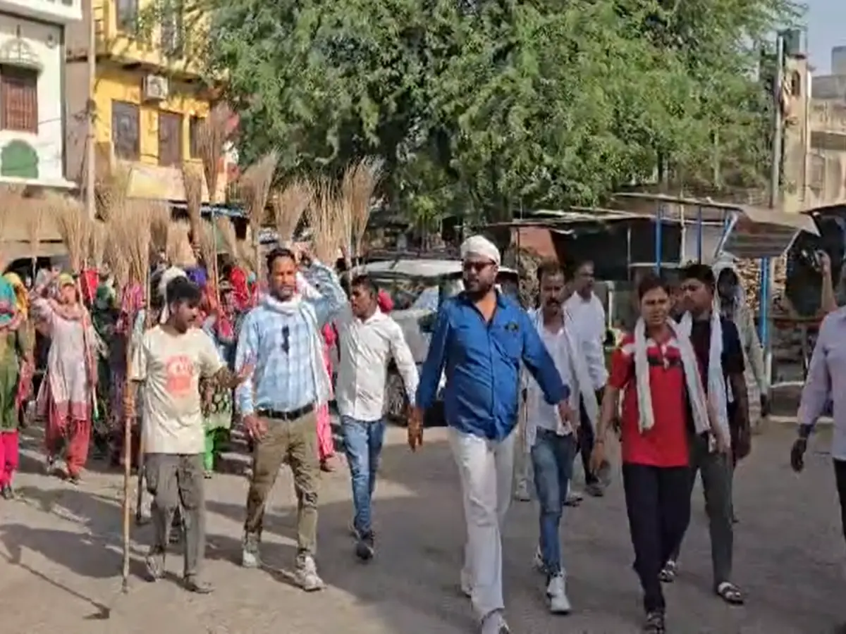 Alwar News|रामगढ़ में सफाई कर्मचारियों का फूटा गुस्सा! 3 दिन में मांगें ...