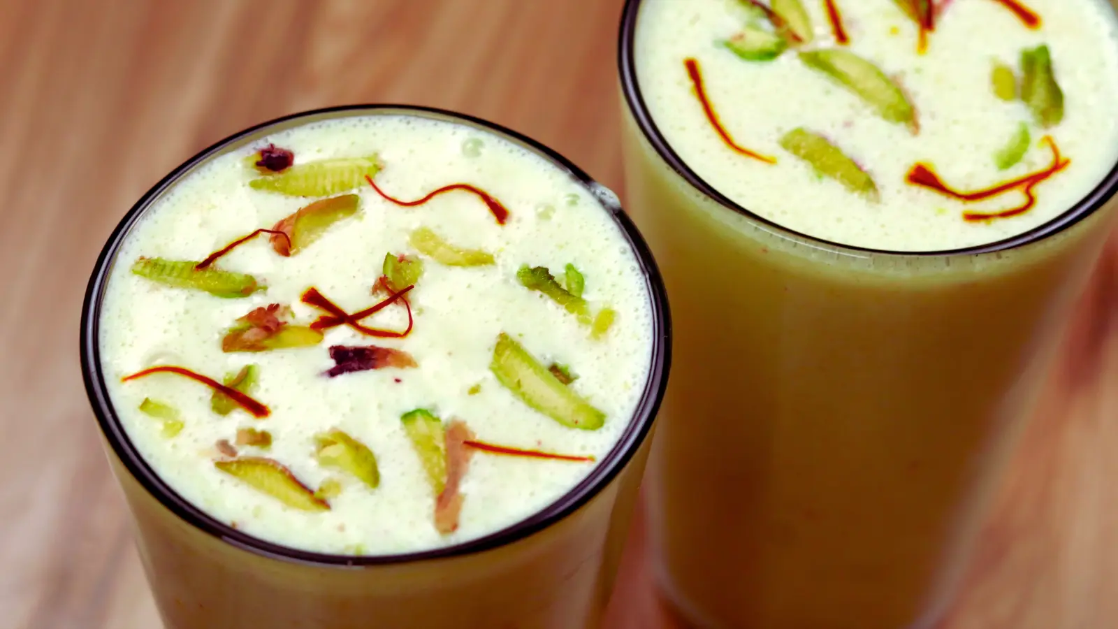 Rajasthani Kesar Lassi Recipe | गर्मी का रामबाण इलाज! ठंडक और स्वाद एक ...