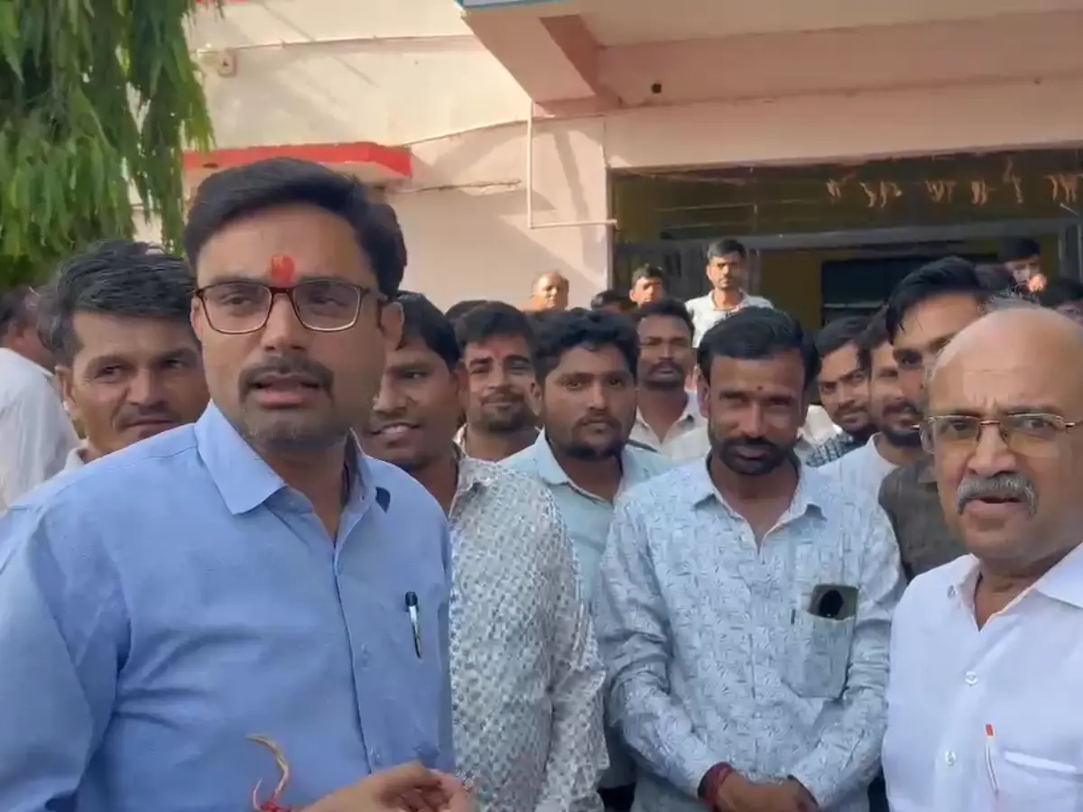 Baran: बारां में खाद की कालाबाजारी पर फूटा किसानों का गुस्सा, MP तस्करी ...