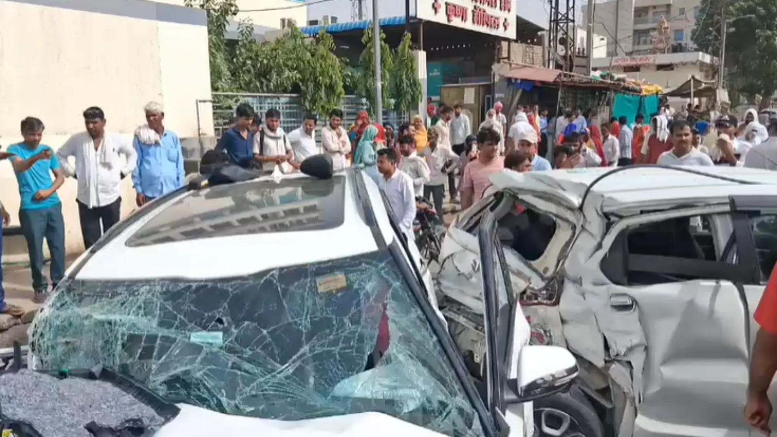 Kotputli: दिल्ली-जयपुर हाईवे पर स्कॉर्पियो समेत 4 वाहन टकराए, 2 की हालत ...
