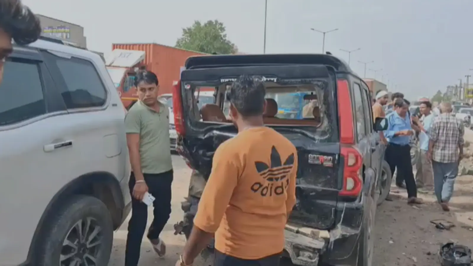 Kotputli: दिल्ली-जयपुर हाईवे पर स्कॉर्पियो समेत 4 वाहन टकराए, 2 की हालत ...