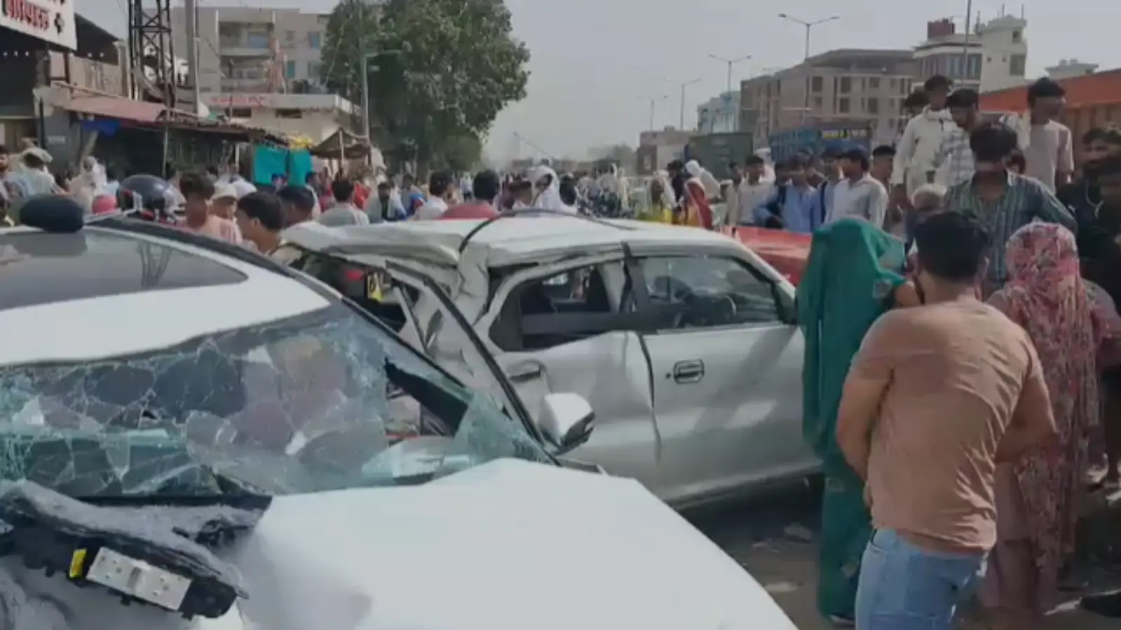 Kotputli: दिल्ली-जयपुर हाईवे पर स्कॉर्पियो समेत 4 वाहन टकराए, 2 की हालत ...