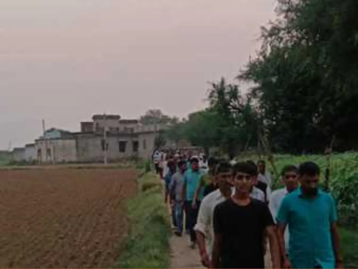 ग्रामीणों की एकजुटता से विफल हुआ कब्जे का प्रयास, कई बदमाश पुलिस के हवाले